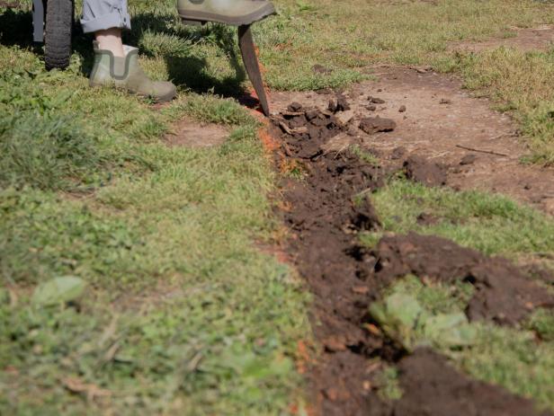 DIY Crushed Pea Gravel Patio Install | HGTV