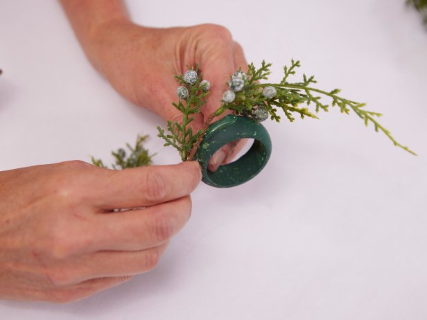 Quickly Craft These Taper Candle Rings for Christmas | HGTV