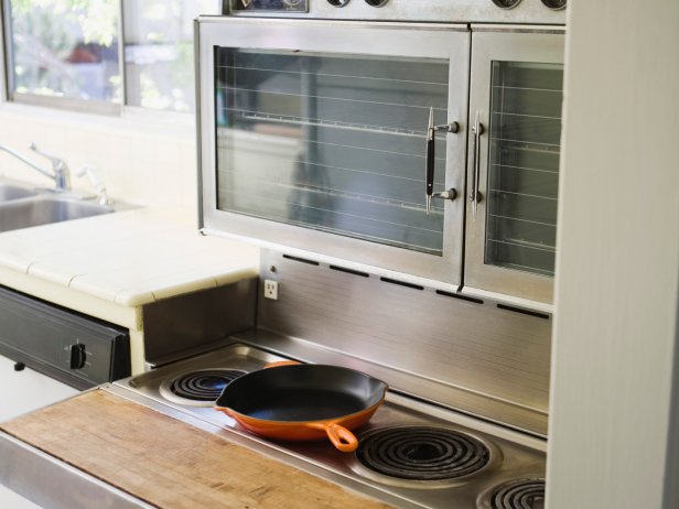How to Get Burnt Food Off an Electric Coil Cooktop | HGTV