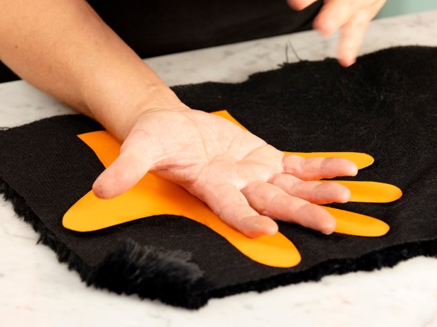 DIY Easy-Sew Spider Hand Puppet | HGTV