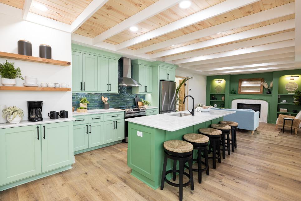 Tour Team Alison's 'Battle on the Beach' Season 3 Home | Battle on the ...