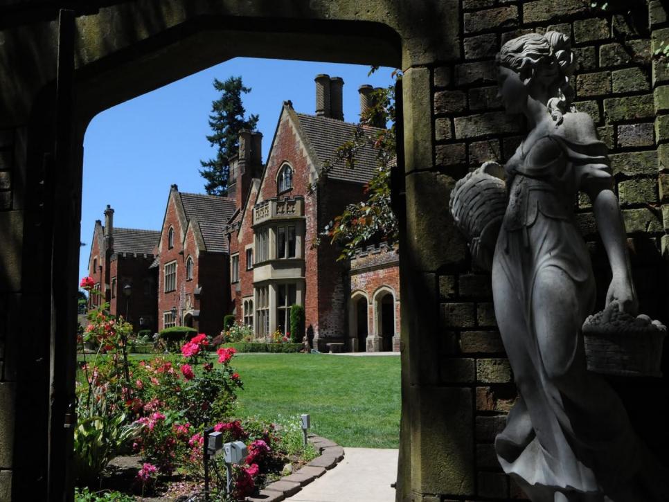 35 Horror Movie Locations That Will Still Scare You Today | HGTV