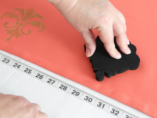 How to Make a Hand-Stamped Table Runner | HGTV