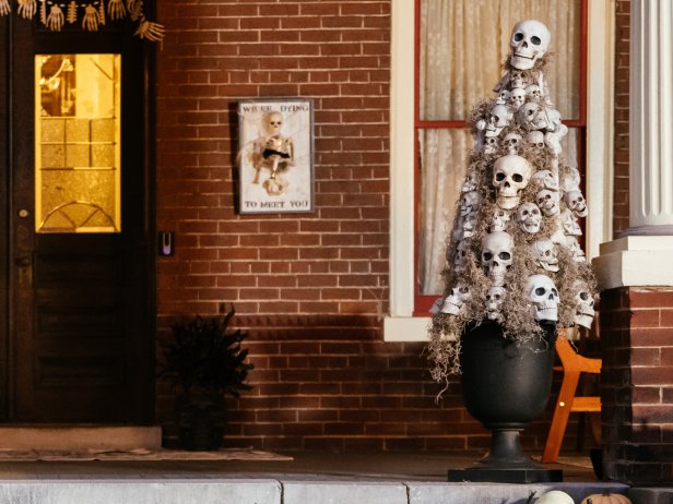 How to Make a Front Porch Topiary for Halloween | HGTV