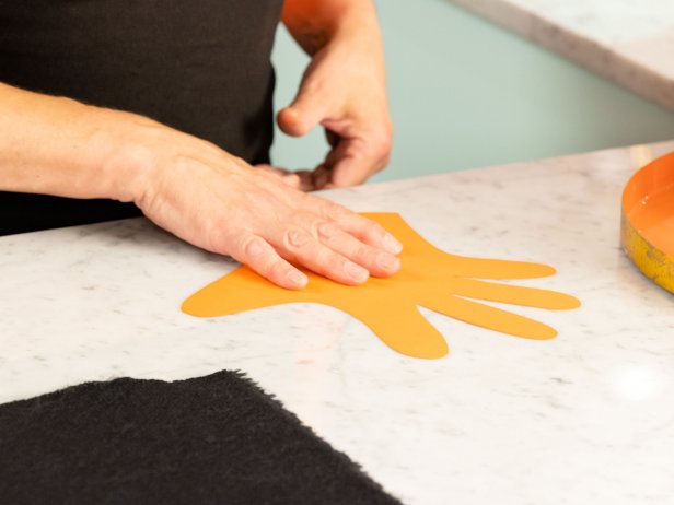 DIY Easy-Sew Spider Hand Puppet | HGTV