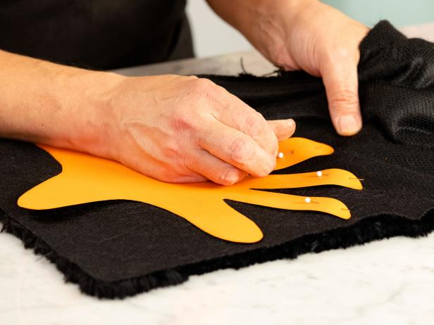 DIY Easy-Sew Spider Hand Puppet | HGTV