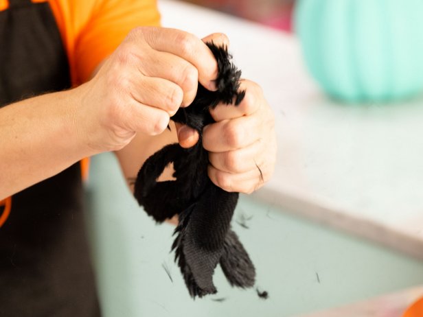 DIY Easy-Sew Spider Hand Puppet | HGTV