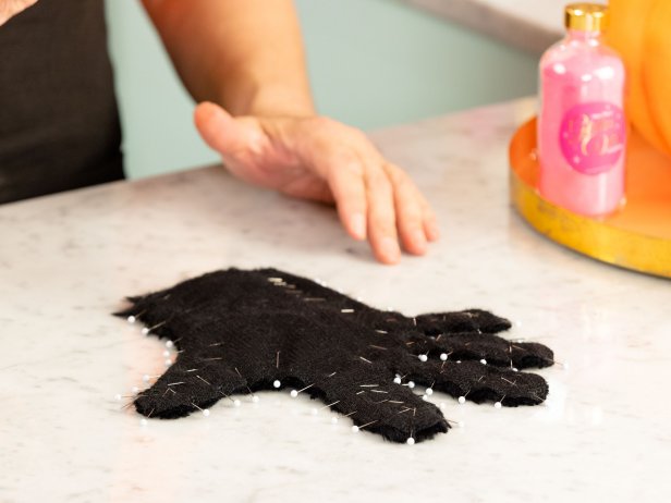 DIY Easy-Sew Spider Hand Puppet | HGTV