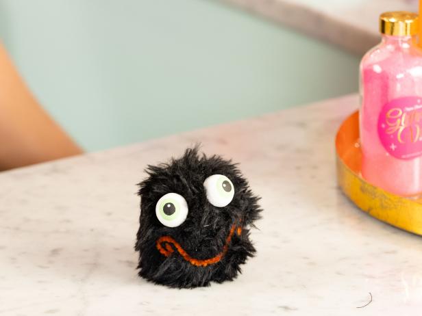 DIY Easy-Sew Spider Hand Puppet | HGTV