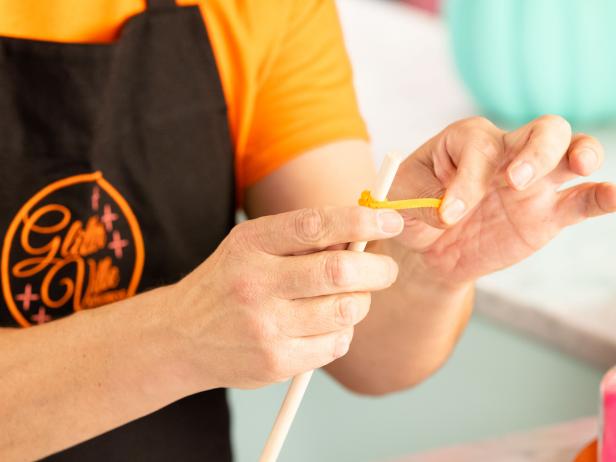 DIY Easy-Sew Spider Hand Puppet | HGTV