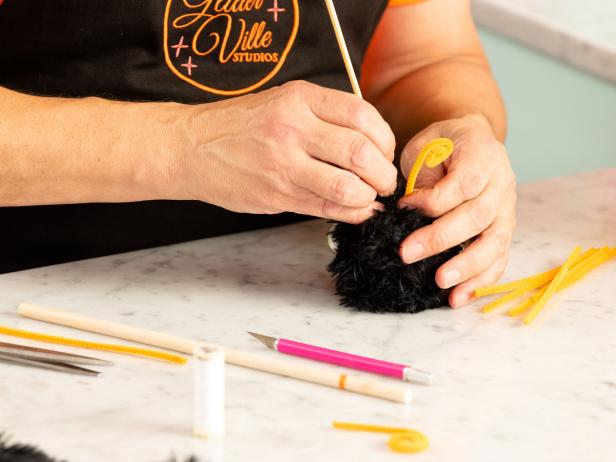 DIY Easy-Sew Spider Hand Puppet | HGTV
