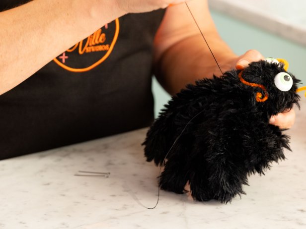 DIY Easy-Sew Spider Hand Puppet | HGTV