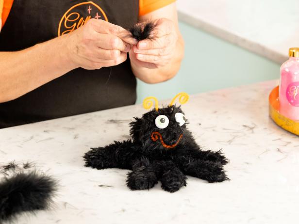 DIY Easy-Sew Spider Hand Puppet | HGTV
