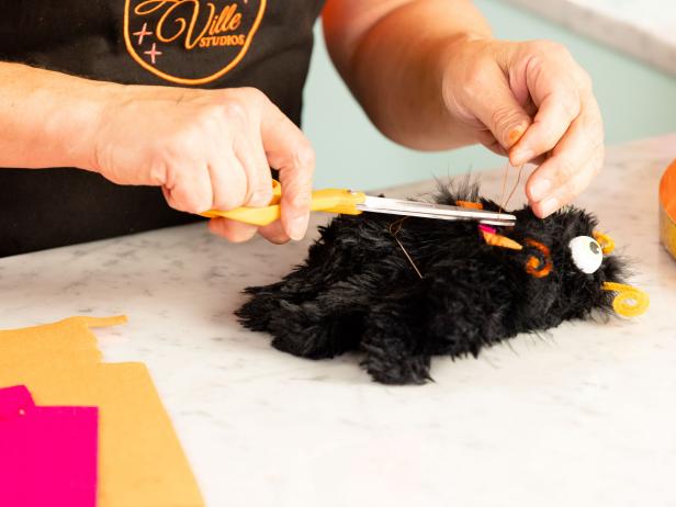 DIY Easy-Sew Spider Hand Puppet | HGTV
