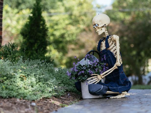 Funny Skeleton Poses For Halloween Decorating | Ideas for Posable and ...