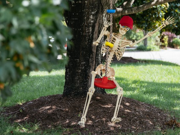 Funny Skeleton Poses For Halloween Decorating | Ideas for Posable and ...