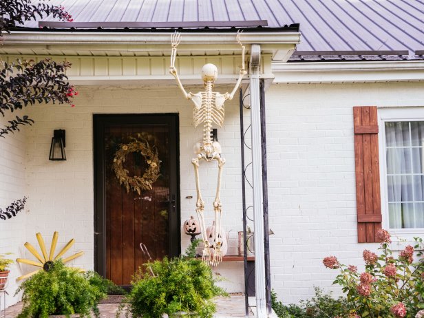 Funny Skeleton Poses For Halloween Decorating | Ideas for Posable and ...