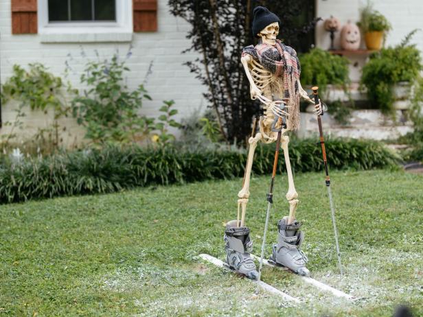 Funny Skeleton Poses For Halloween Decorating | Ideas for Posable and ...