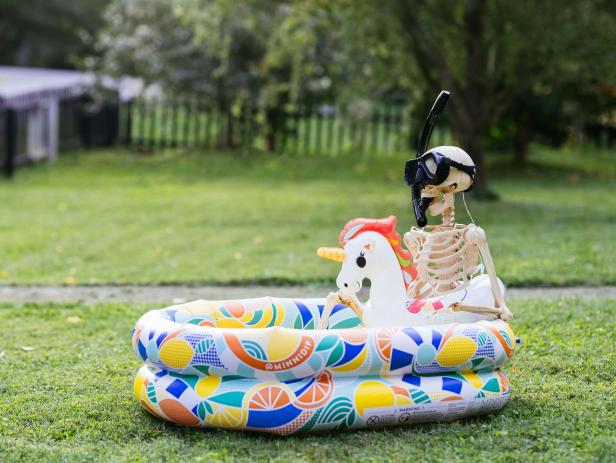 Funny Skeleton Poses For Halloween Decorating | Ideas for Posable and ...