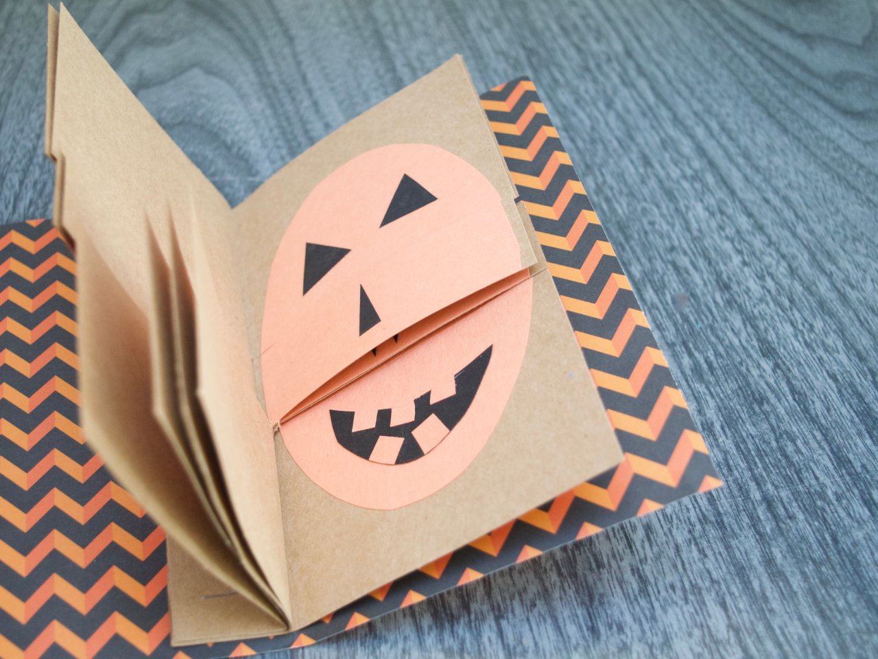 Halloween Kids' Craft: Jack-O’-Lantern Flipbook | HGTV