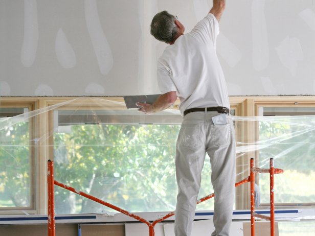 When to Use Spackle vs Joint Compound | HGTV