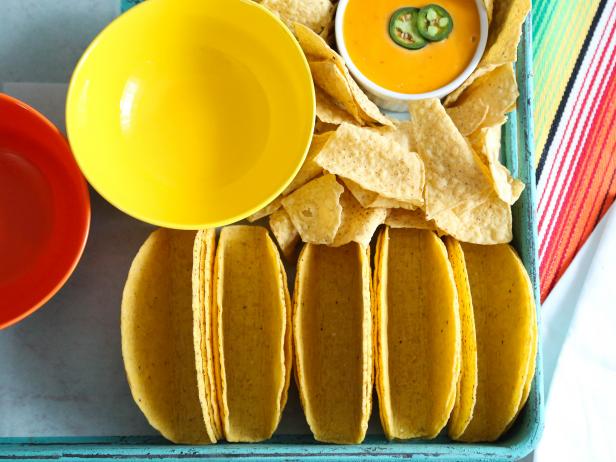 How to Plan a Taco Bar Party | HGTV