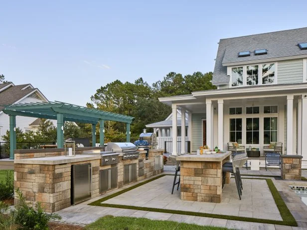 Tour the Expansive Outdoor Kitchen and Pergola From HGTV Dream Home ...