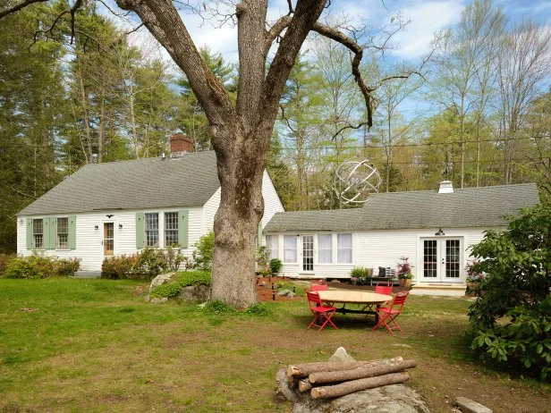 Tour Jonathan Knight's Retro 1930 Lakehouse Seen on HGTV's 'Farmhouse ...