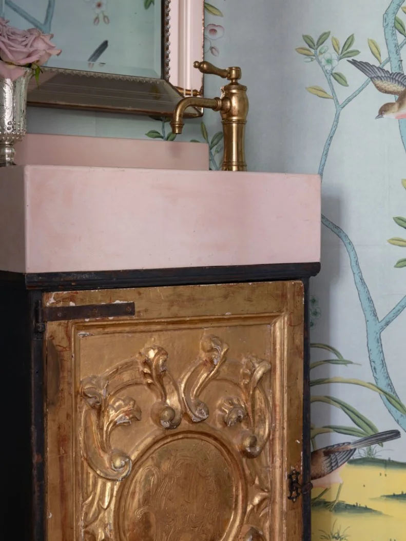 Pastel Hues Seen in Gorgeous Kitchen | HGTV