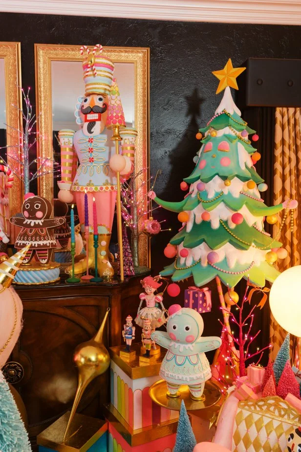 A $5,000 Christmas Tree on 'Hoarding for the Holidays' Is Made by an ...