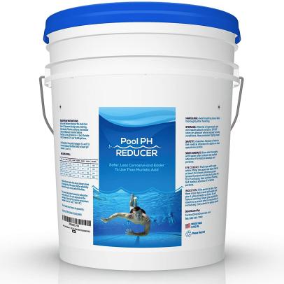 How to Lower the pH in a Swimming Pool | HGTV