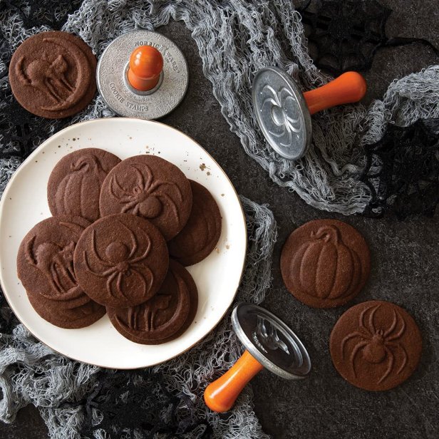 10 Best Halloween Cake Pans, Cookie Cutters and Bakeware 2022 | HGTV