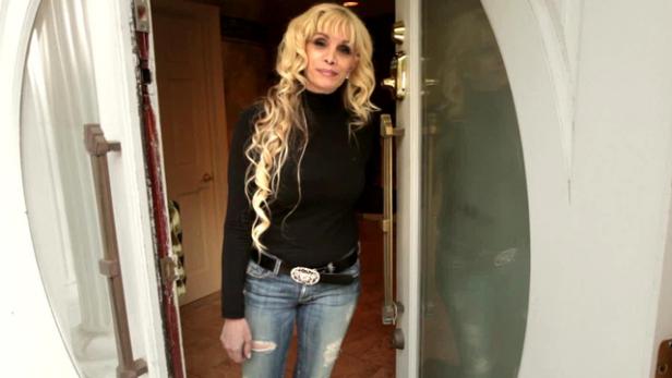 Victoria Gotti at Home Video | HGTV