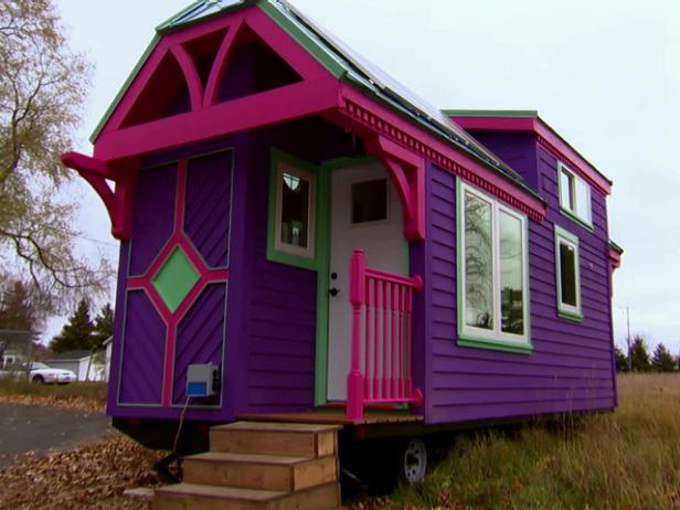 Tiny House Hunters: Which House Will They Choose? | Tiny House Living ...