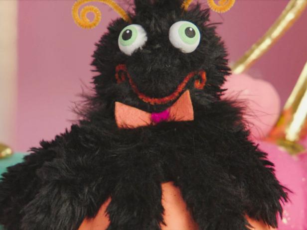 DIY Halloween Spider Hand Puppet Video | HGTV