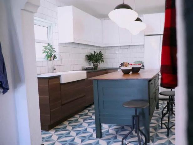 Poet's Den Makeover Video | HGTV